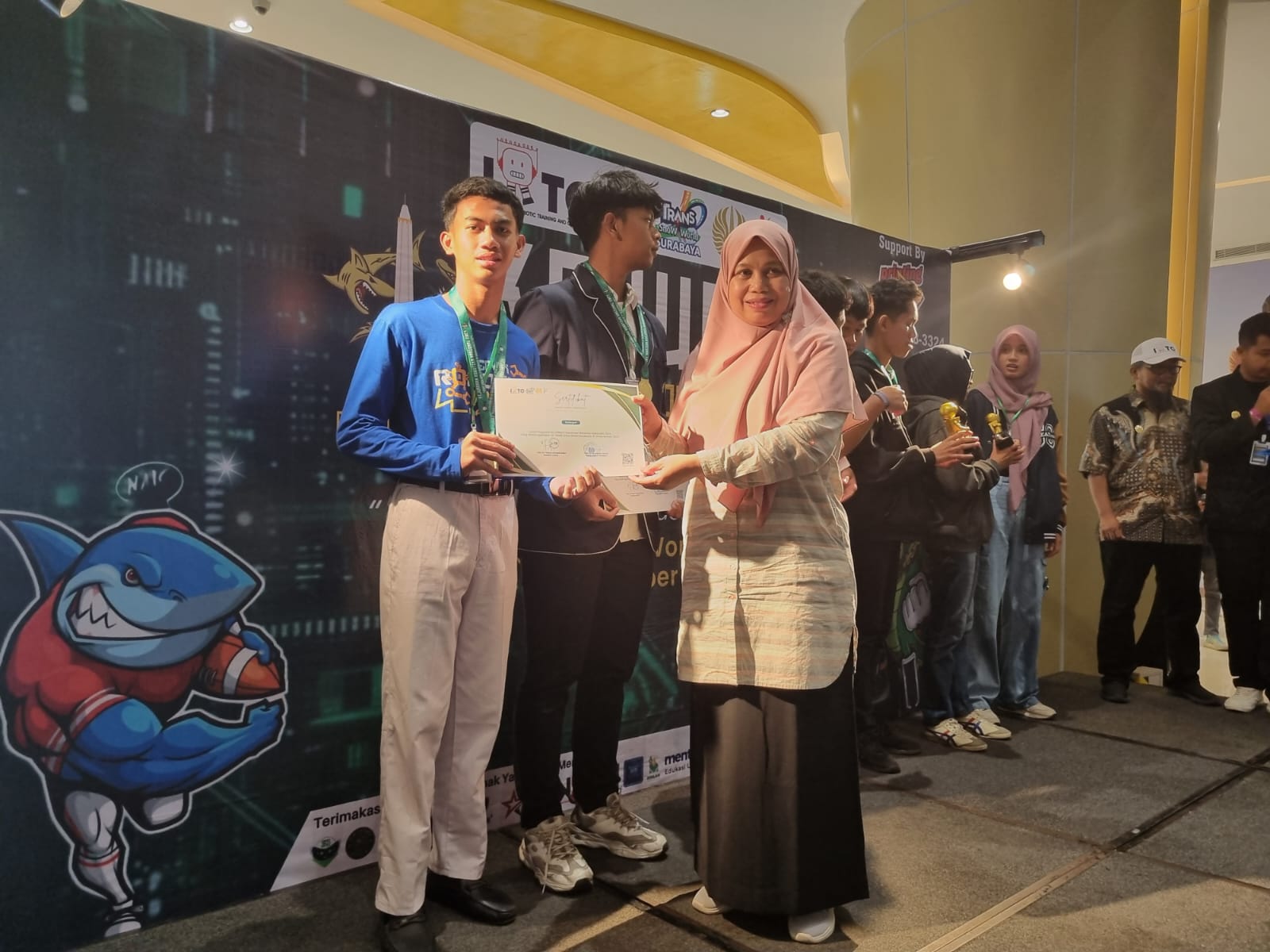 Tim Robotik MAN 1 Kota Makassar Panen Juara di Kejurnas Robotika Nasional 2024 || Portal MAN 1 ...